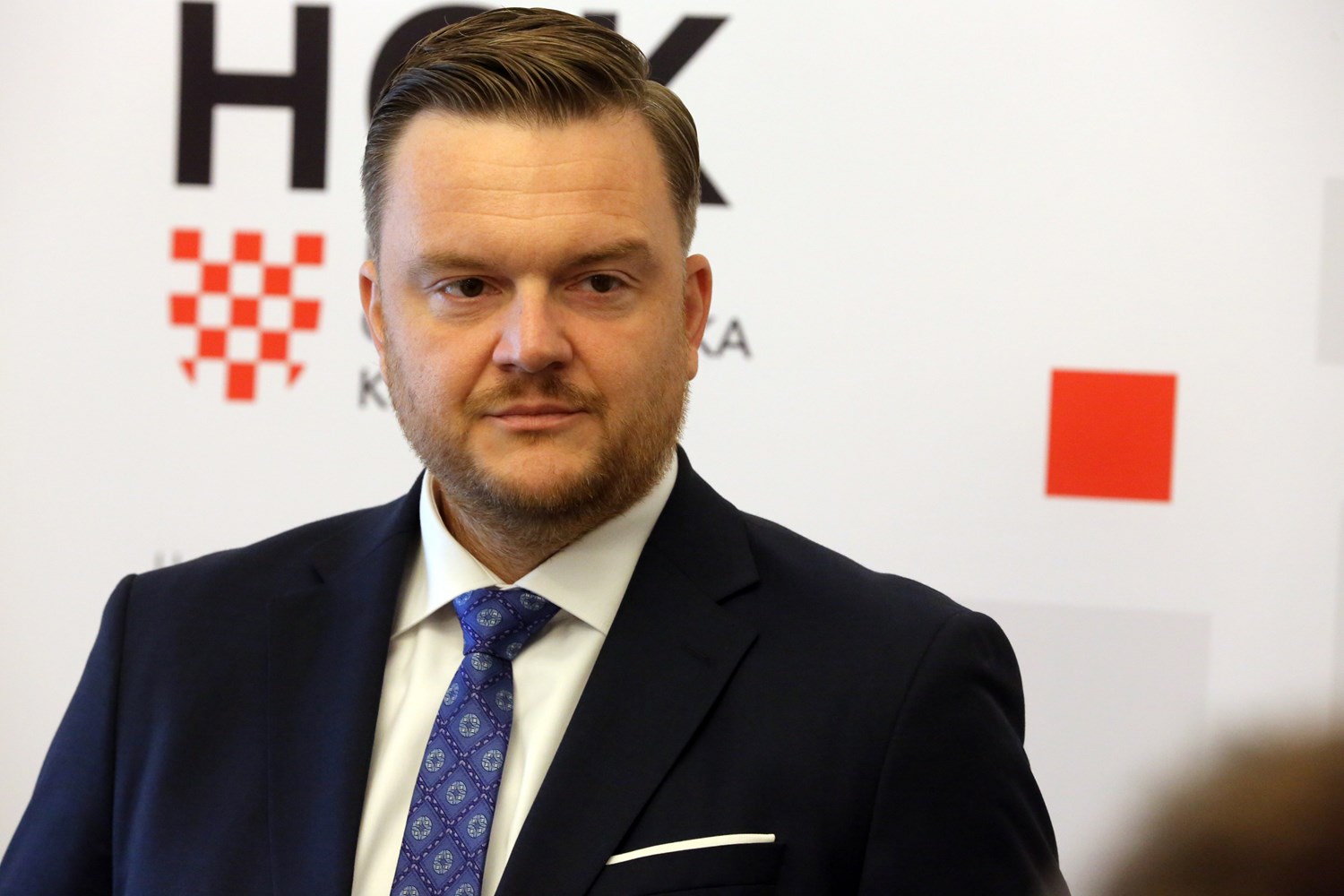 Primorac najavio mogućnost isplate plaće na račun i podizanje sredstava ...